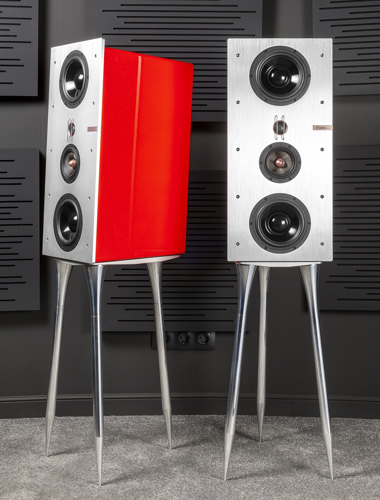 И снова.. выбор полочников. Хочу слушать на малой громкости. Adam ...