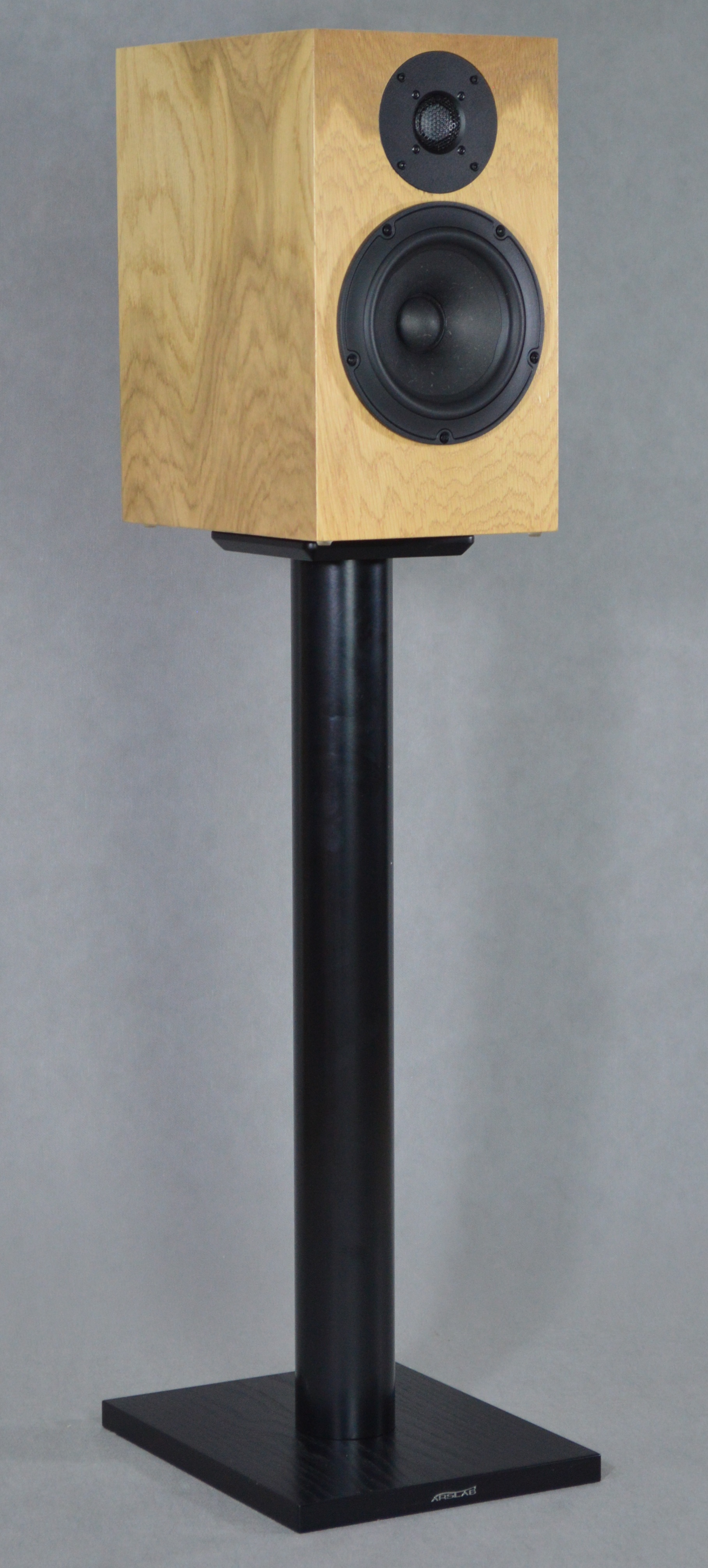 И снова.. выбор полочников. Хочу слушать на малой громкости. Adam ...