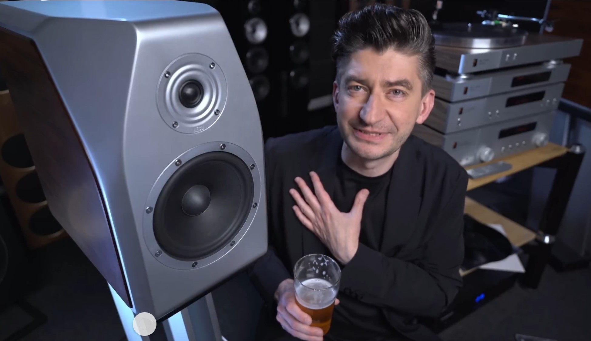 И снова.. выбор полочников. Хочу слушать на малой громкости. Adam ...